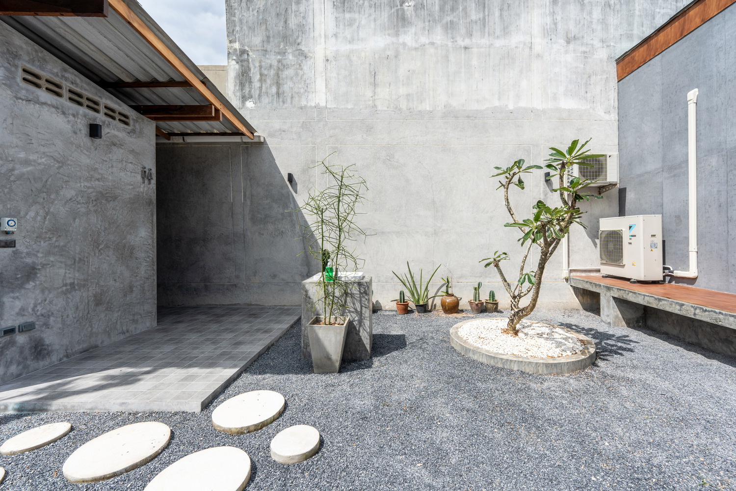 Minimalist Café Architecture in Thailand: Bun Pastry & Beverages by Architect Nonsense ...