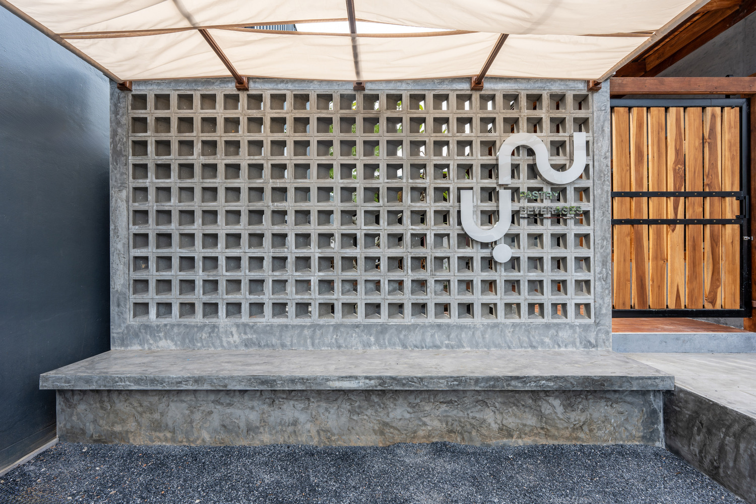 Minimalist Café Architecture in Thailand: Bun Pastry & Beverages by Architect Nonsense ...