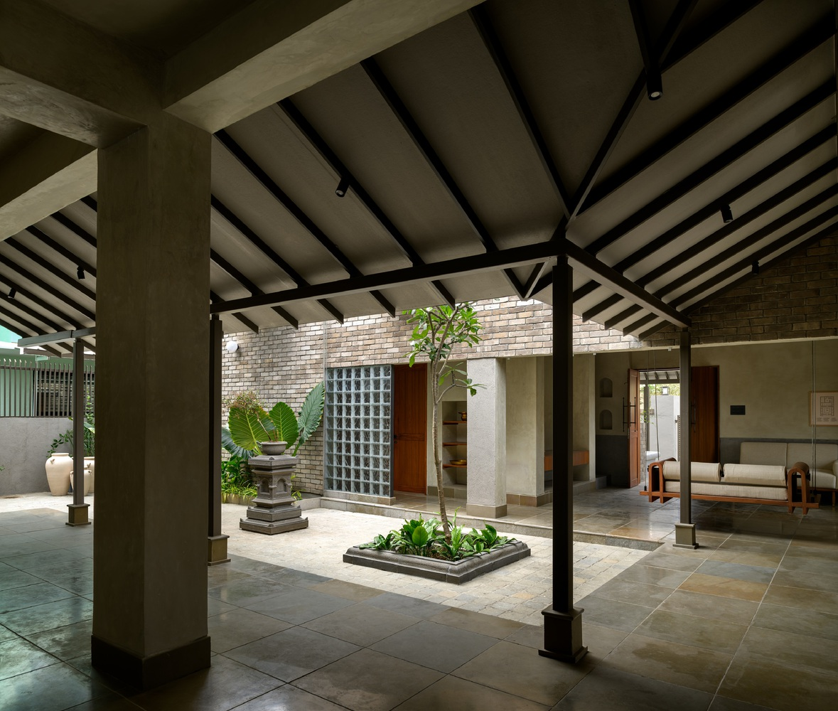 Osari Residence: A Contemporary Take on Traditional Courtyard House ...