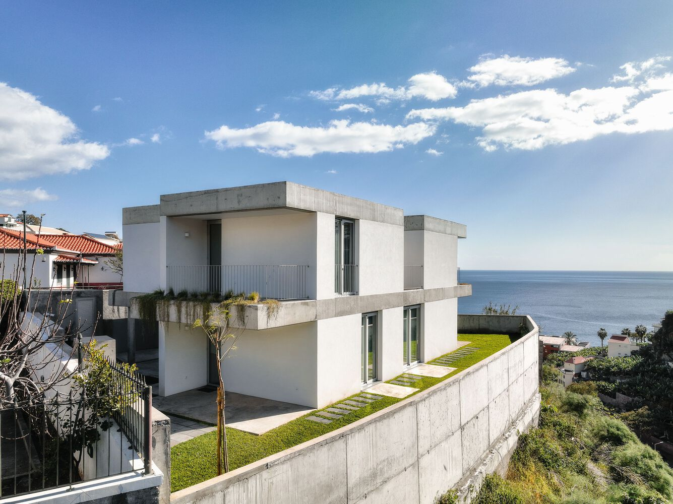 House in Serrado da Adega: A Modern Coastal House Design in Portugal ...