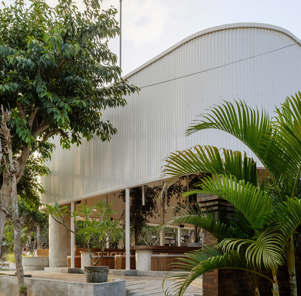 Overhead Restaurant: A Minimalist Restaurant Design in Bali ...