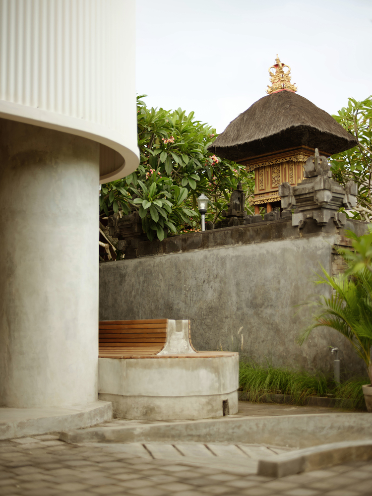 Overhead Restaurant: A Minimalist Restaurant Design in Bali ...