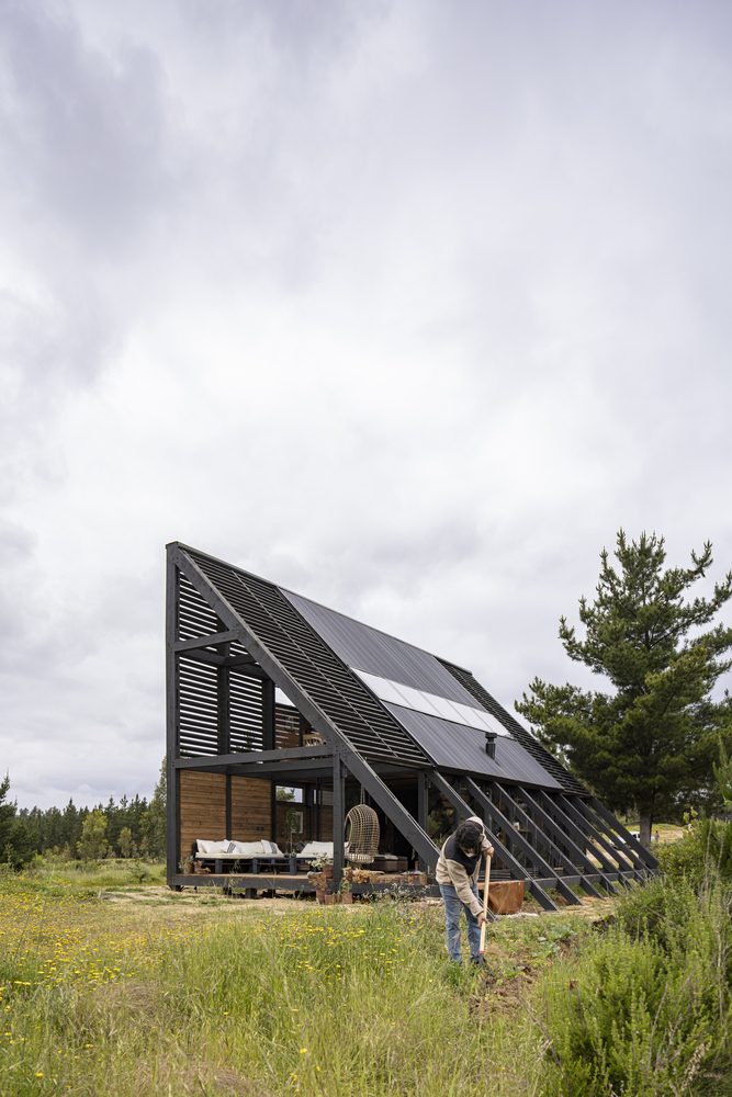 Modern Wooden Cabin Design: Shelter 45 by Gonzalo Rufin Arquitectos and ...