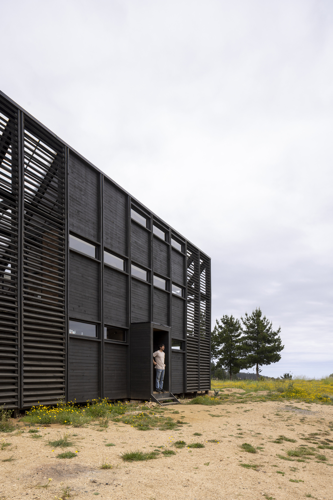 Modern Wooden Cabin Design: Shelter 45 by Gonzalo Rufin Arquitectos and ...