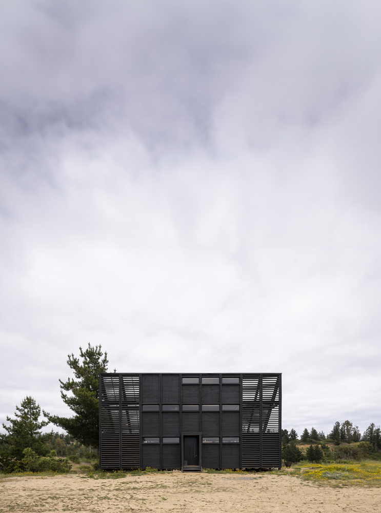 Modern Wooden Cabin Design: Shelter 45 by Gonzalo Rufin Arquitectos and ...