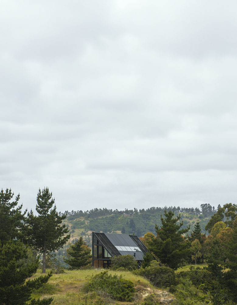Modern Wooden Cabin Design: Shelter 45 by Gonzalo Rufin Arquitectos and ...