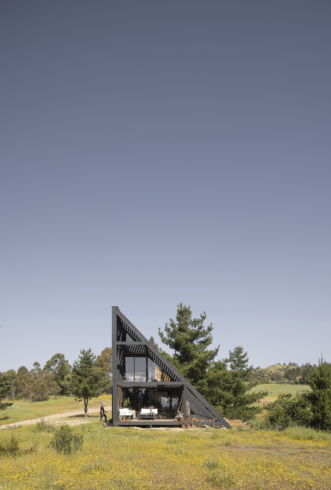 Modern Wooden Cabin Design: Shelter 45 by Gonzalo Rufin Arquitectos and ...