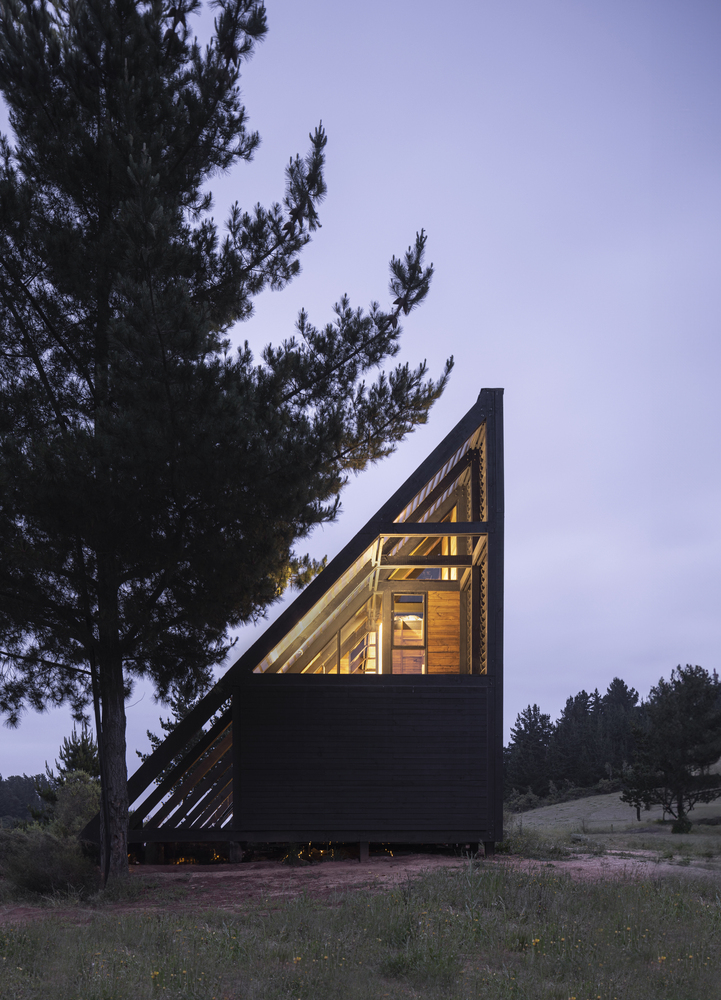 Modern Wooden Cabin Design: Shelter 45 by Gonzalo Rufin Arquitectos and ...