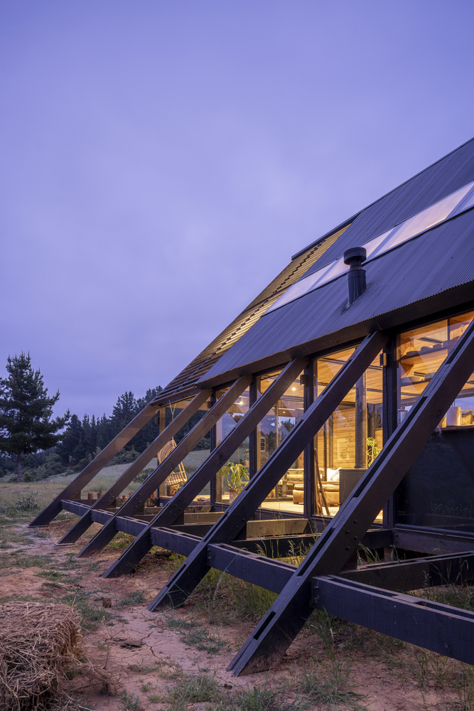 Modern Wooden Cabin Design: Shelter 45 by Gonzalo Rufin Arquitectos and ...