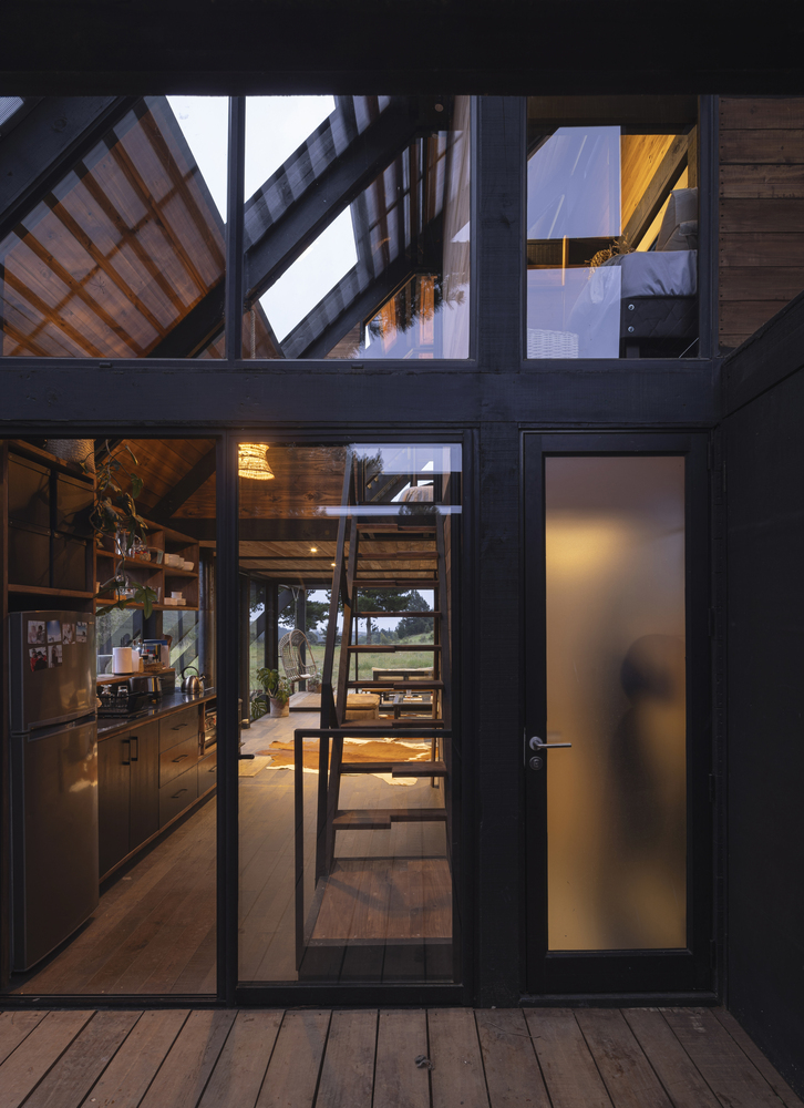 Modern Wooden Cabin Design: Shelter 45 by Gonzalo Rufin Arquitectos and ...