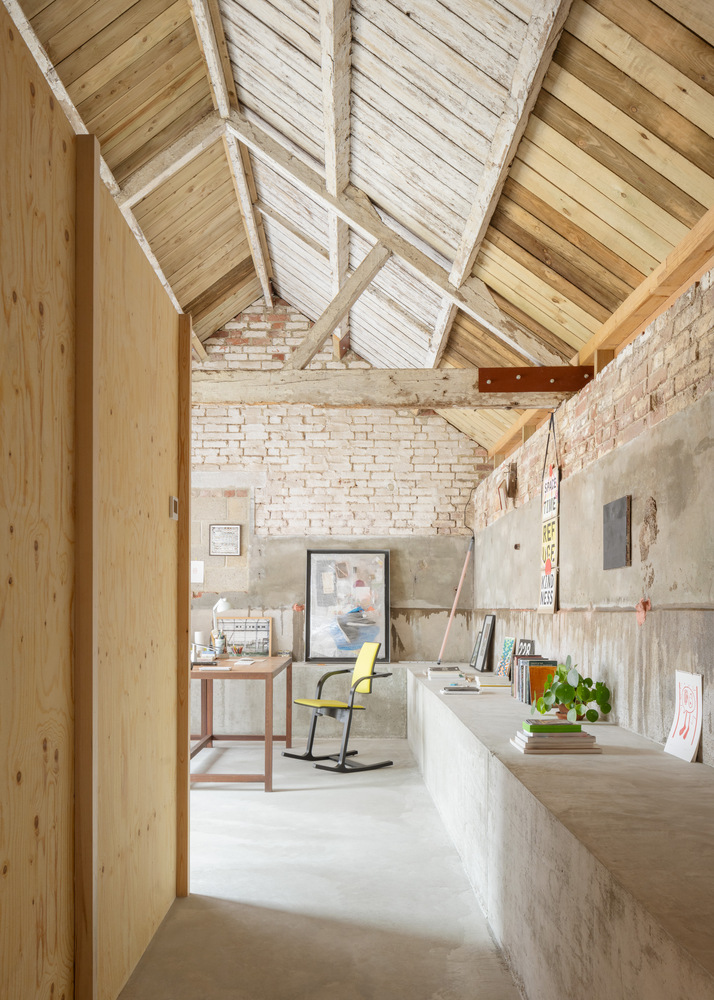 Barn Conversion Architecture: The Old Byre Home by Gianni Botsford Architects | Architecture Story