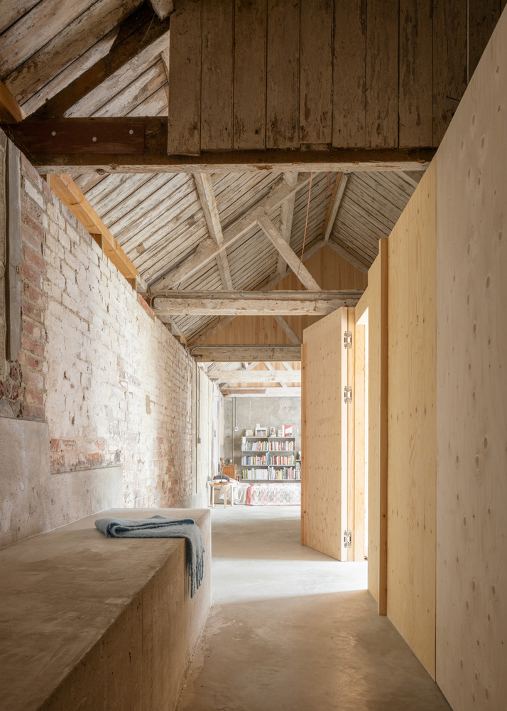Barn Conversion Architecture: The Old Byre Home by Gianni Botsford Architects | Architecture Story