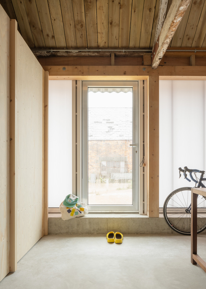 Barn Conversion Architecture: The Old Byre Home by Gianni Botsford Architects | Architecture Story
