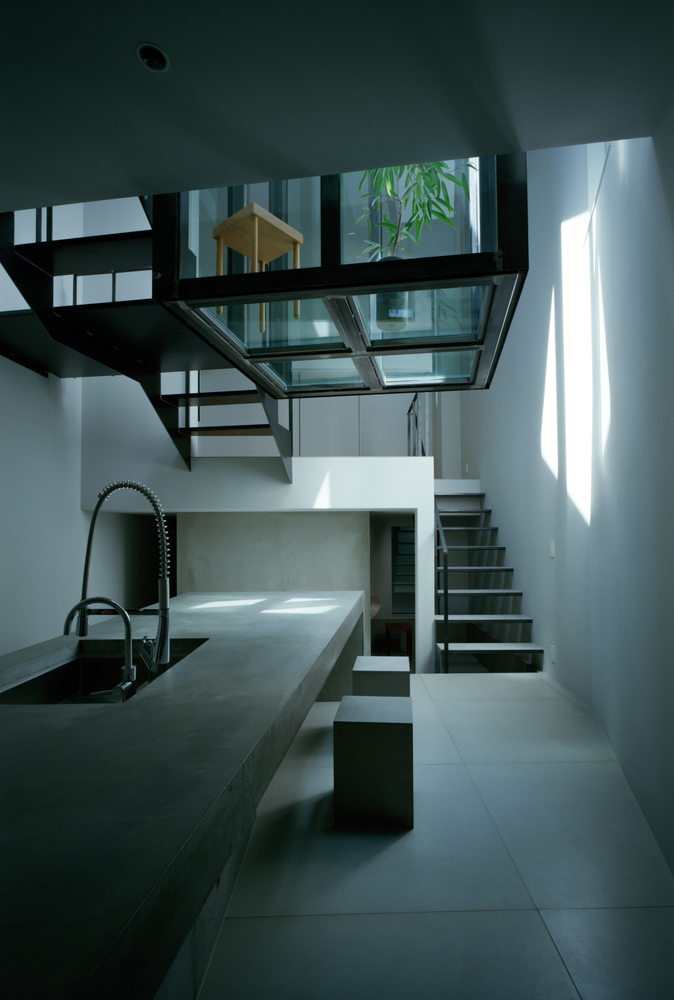 Modern Japanese House Design: Sunroom House in Tsukaguchi by ...
