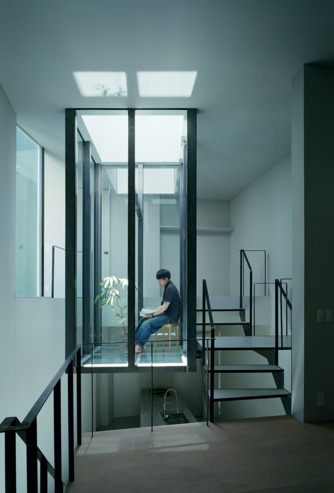 Modern Japanese House Design: Sunroom House in Tsukaguchi by ...