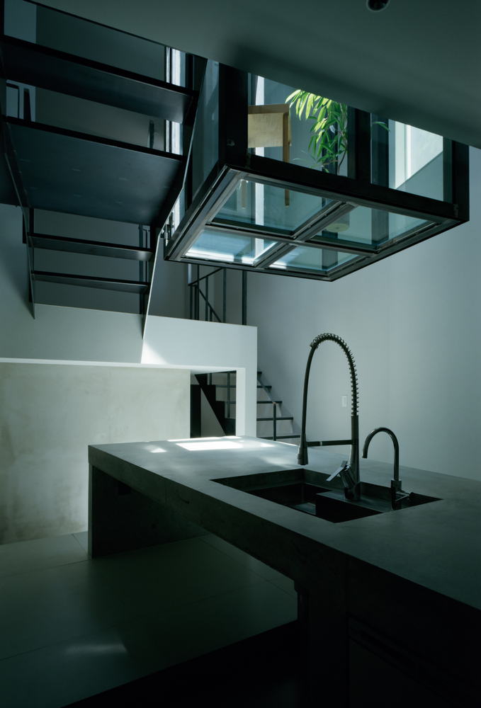 Modern Japanese House Design: Sunroom House in Tsukaguchi by ...