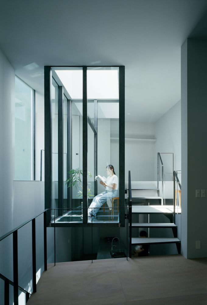 Modern Japanese House Design: Sunroom House in Tsukaguchi by ...