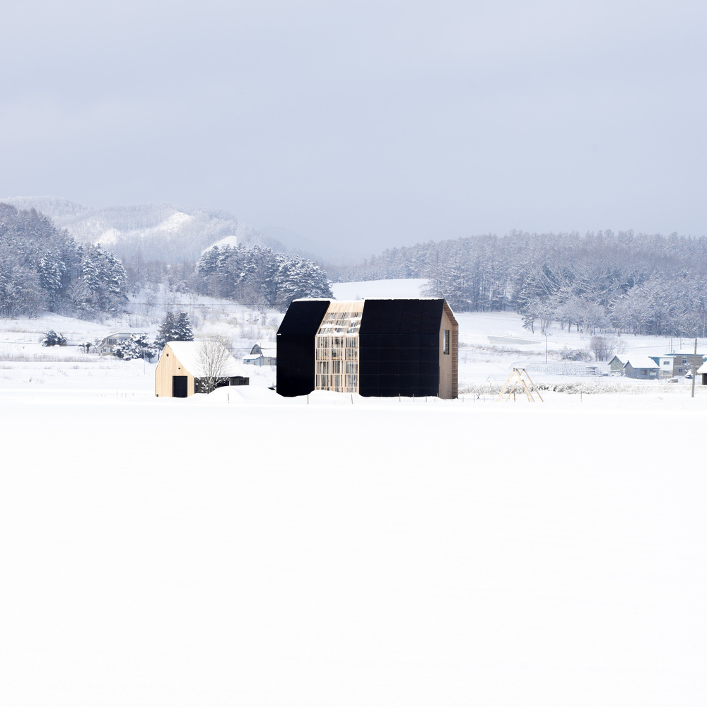 House W: A Net-Zero House Design by Florian Busch Architects ...