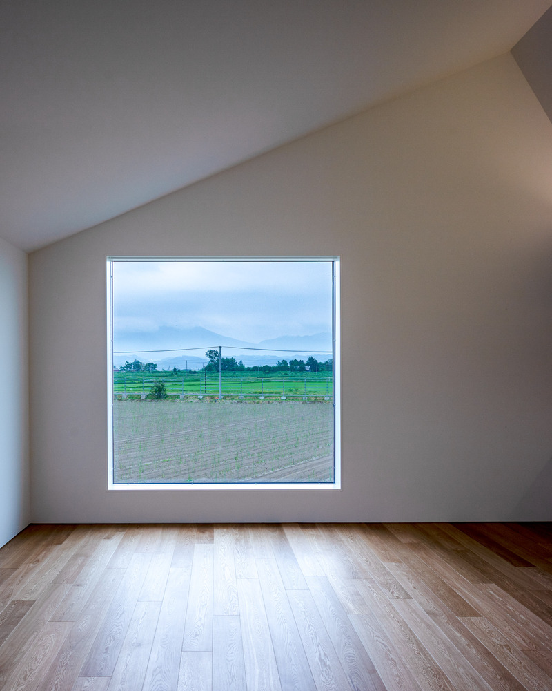 House W: A Net-Zero House Design by Florian Busch Architects ...