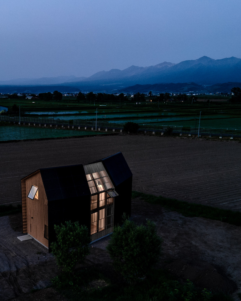 House W: A Net-Zero House Design by Florian Busch Architects ...