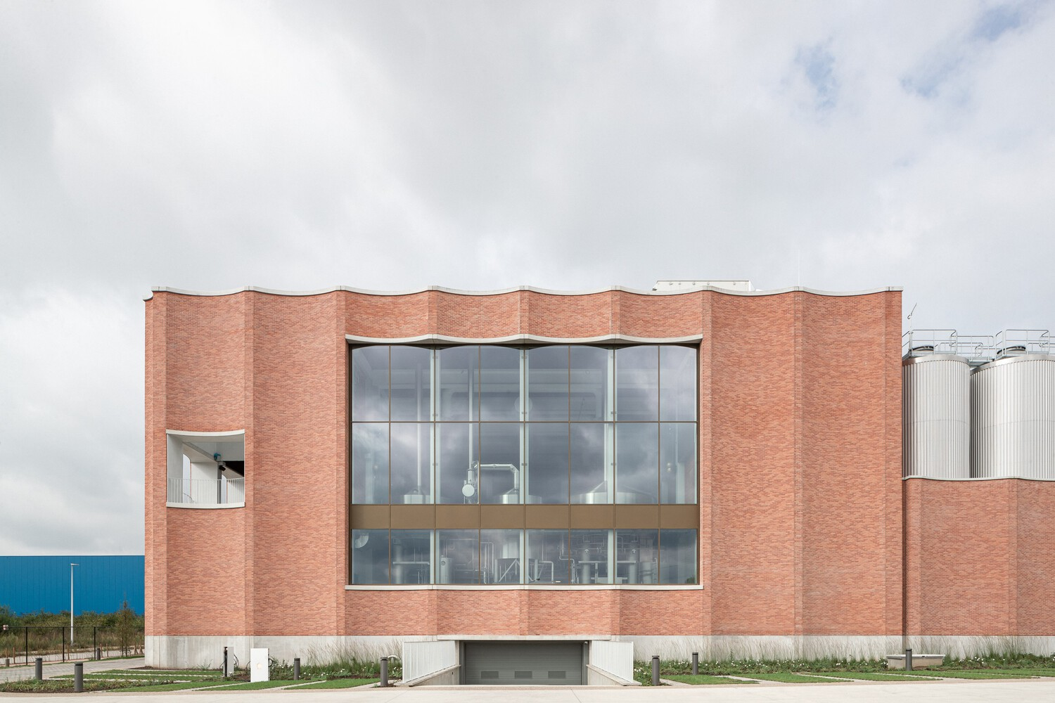 Modern Brewery Architecture: The Innovative Design of Lindemans Brewery ...