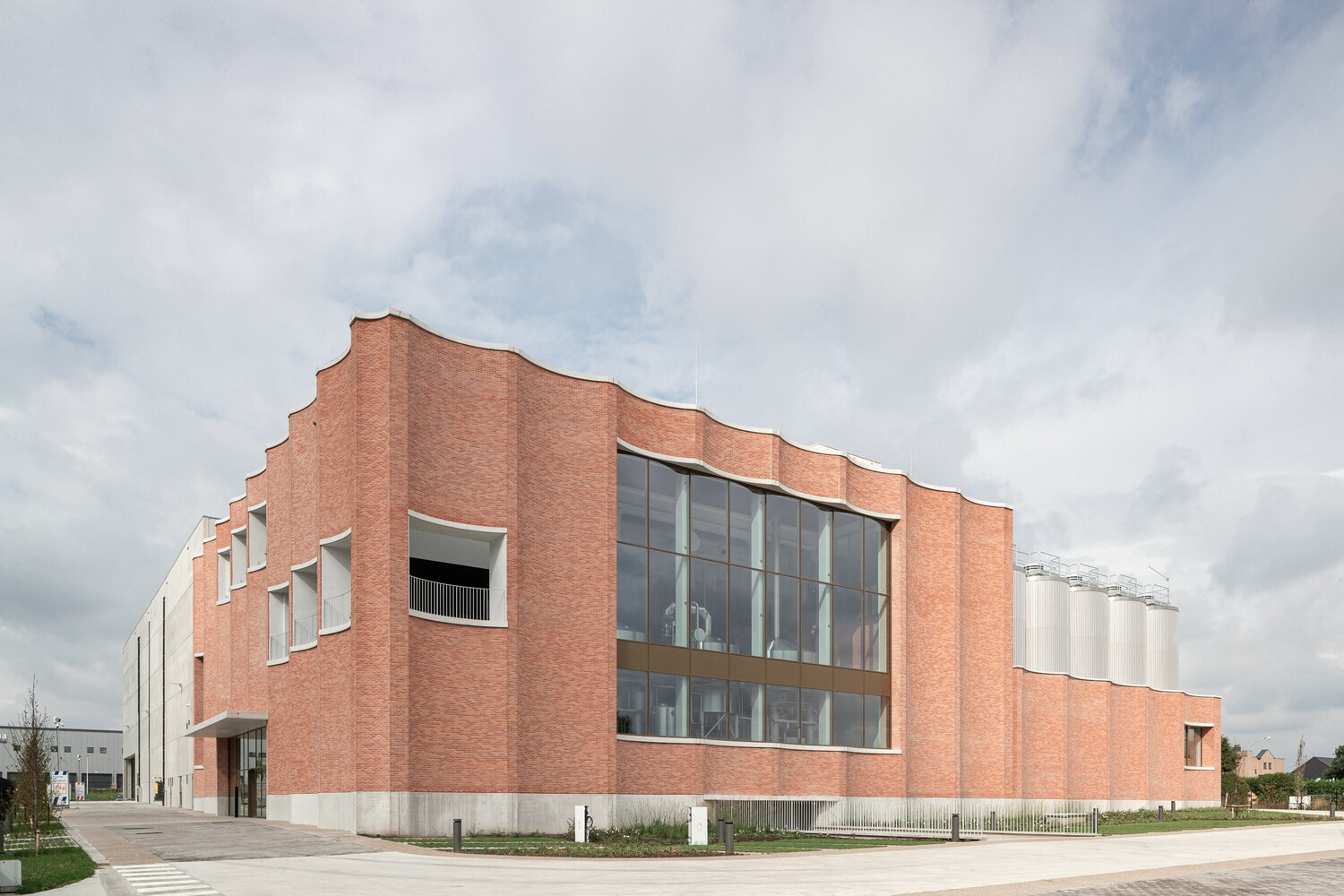 Modern Brewery Architecture: The Innovative Design of Lindemans Brewery ...