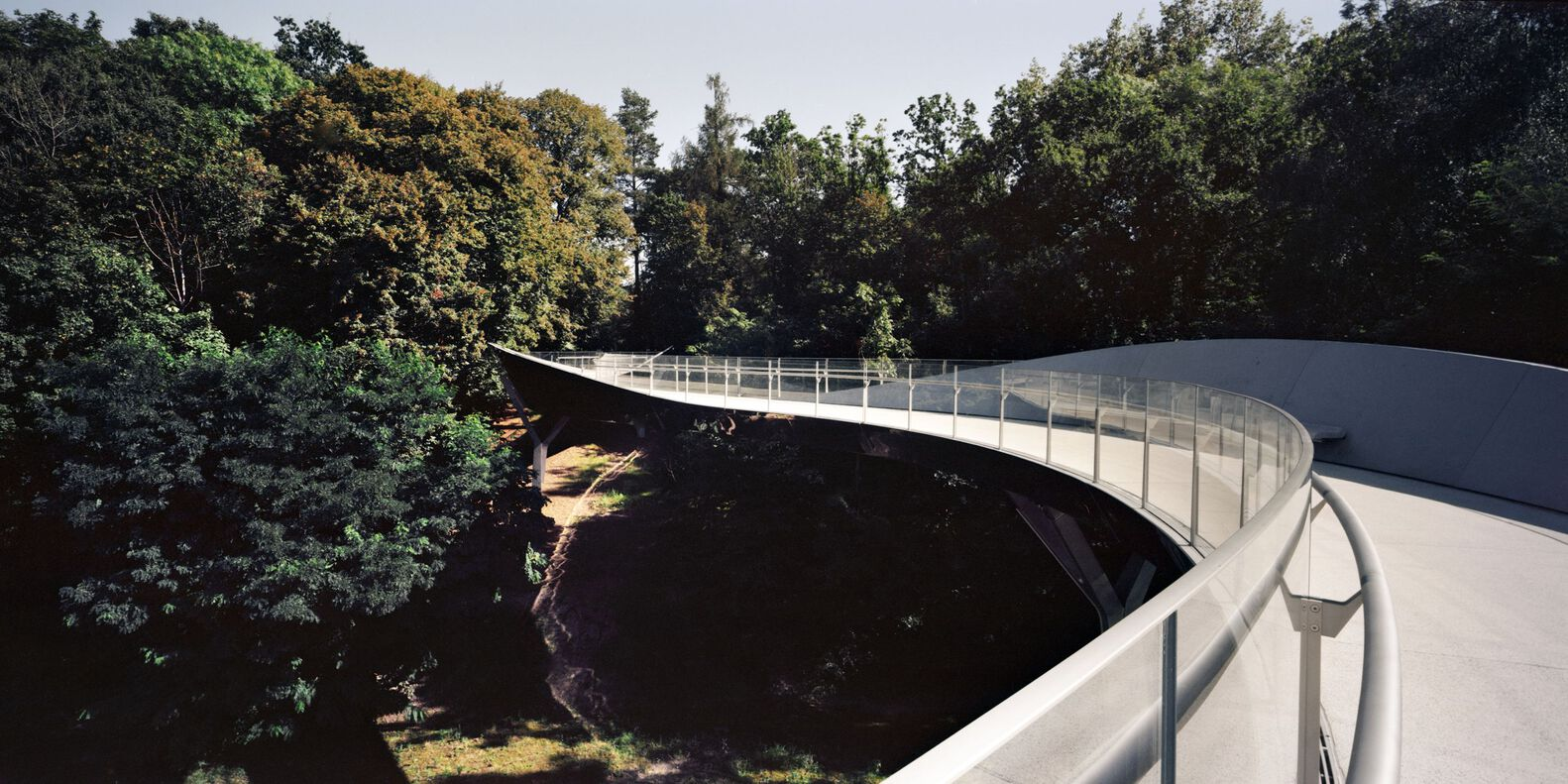 Sustainable Bridge Architecture: The Passerelle des Arts by Marc Mimram ...