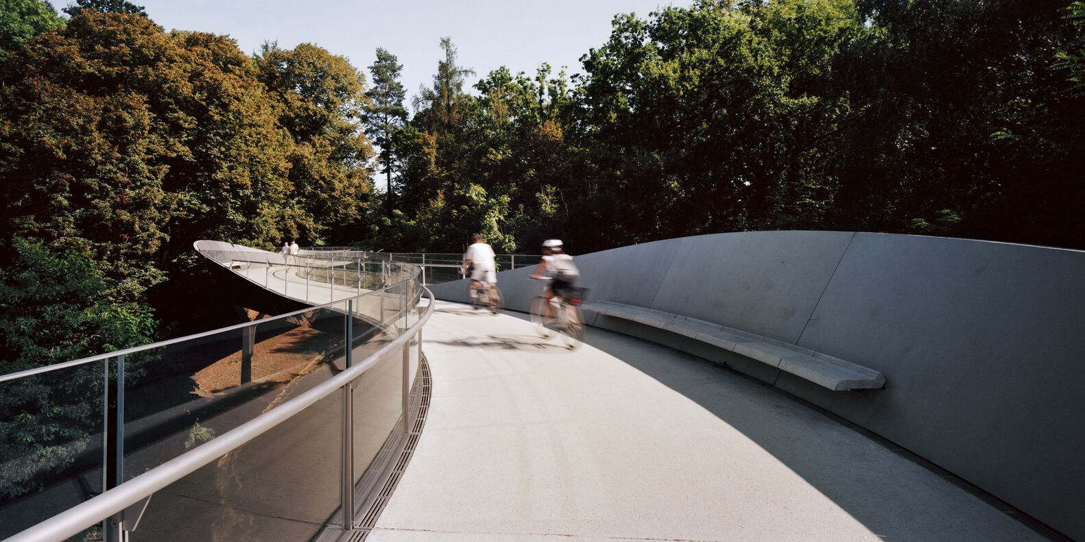 Sustainable Bridge Architecture: The Passerelle des Arts by Marc Mimram ...