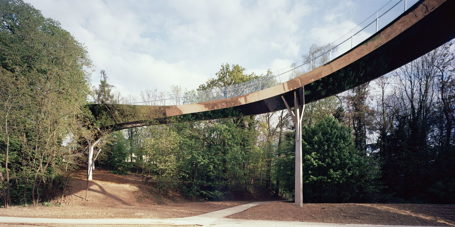 Sustainable Bridge Architecture: The Passerelle des Arts by Marc Mimram ...