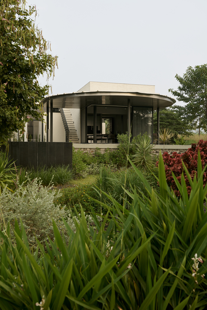 Pavilion House: A Modern Pavilion House Design Blending Nature and ...