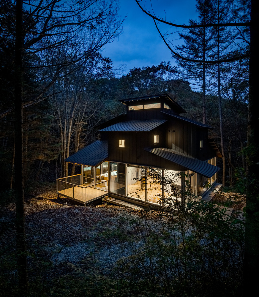 Multi-Roof Villa Design: Ninefold Roof by T2P Architects in Karuizawa ...