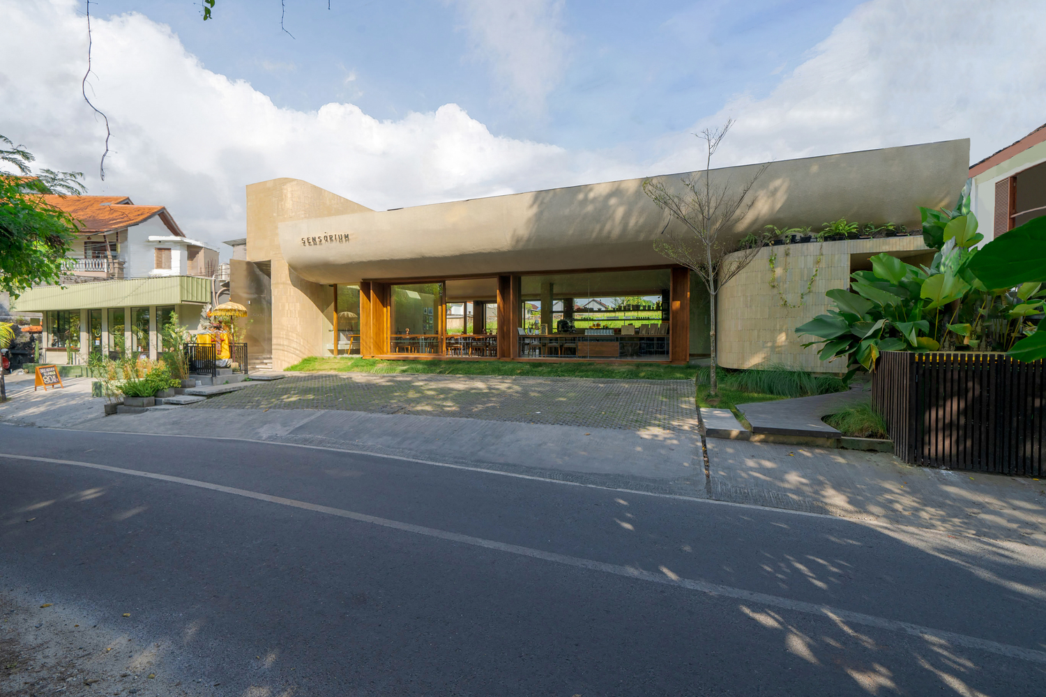 Sensorium Tropical Shelter: A Contemporary Fusion of Nature and ...