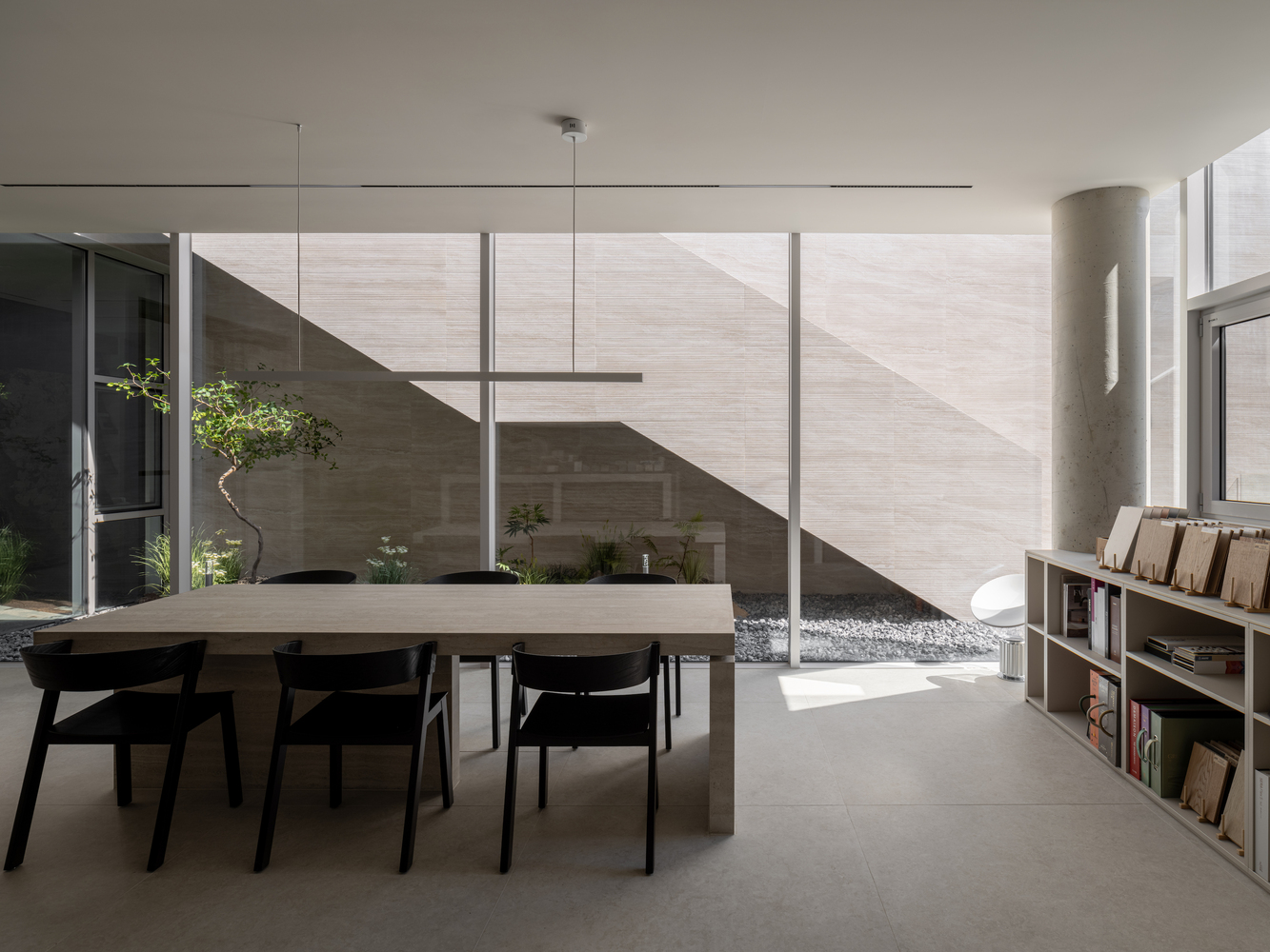 Architectural Voids in Modern Design: The Oztile Showroom by Atelier ...