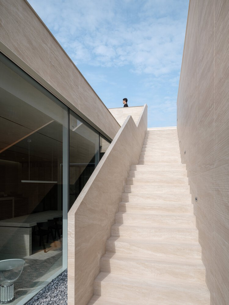 Architectural Voids in Modern Design: The Oztile Showroom by Atelier ...