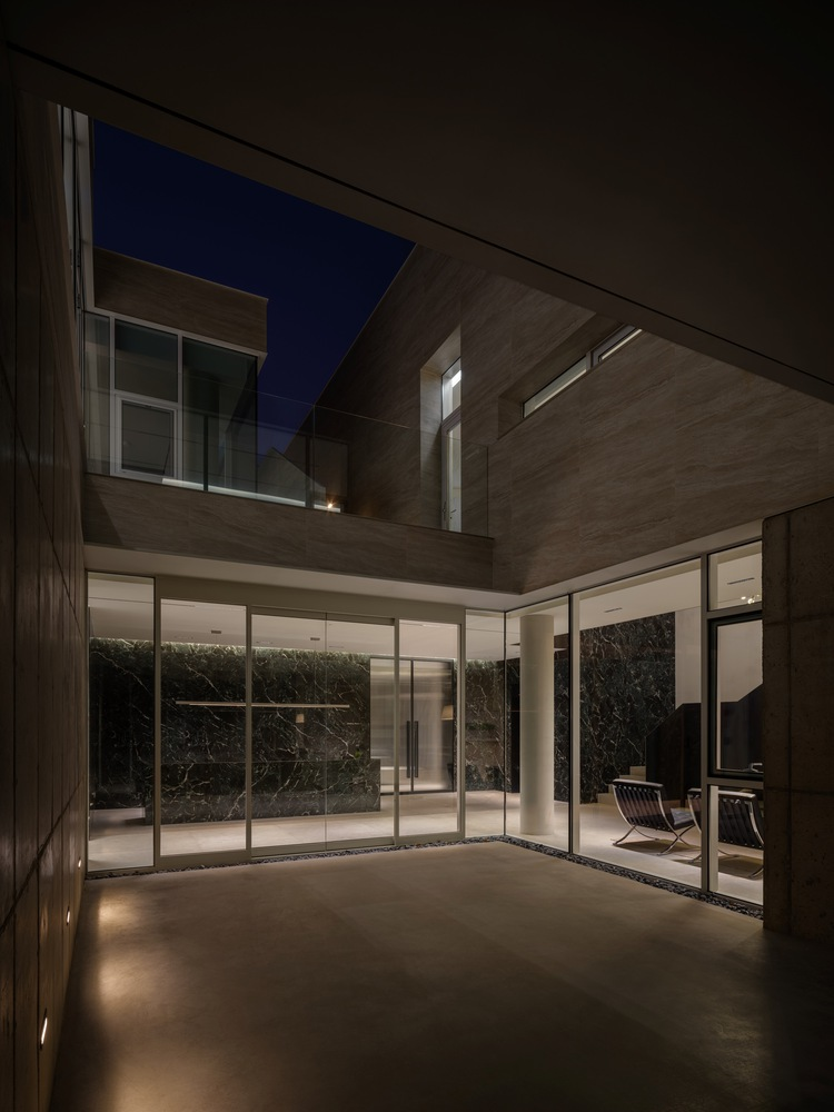 Architectural Voids in Modern Design: The Oztile Showroom by Atelier ...