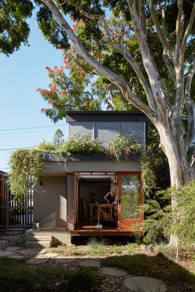 River Hearth House: A Contemporary Riverfront Architecture Design ...