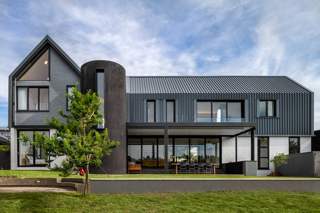 Modern Riverside House Design: House Steynberg by Two Five Five ...