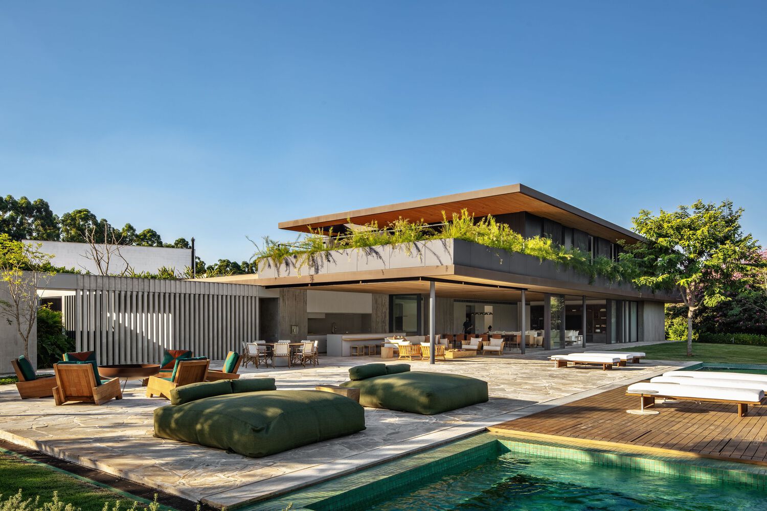 Modern Brazilian House Design: Floreira House by Matheus Farah + Manoel ...