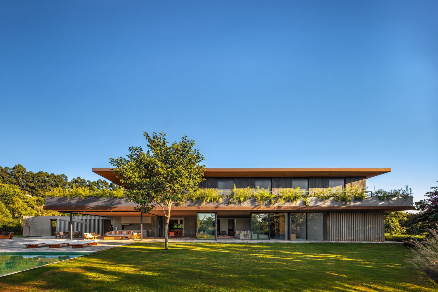 Modern Brazilian House Design: Floreira House by Matheus Farah + Manoel ...