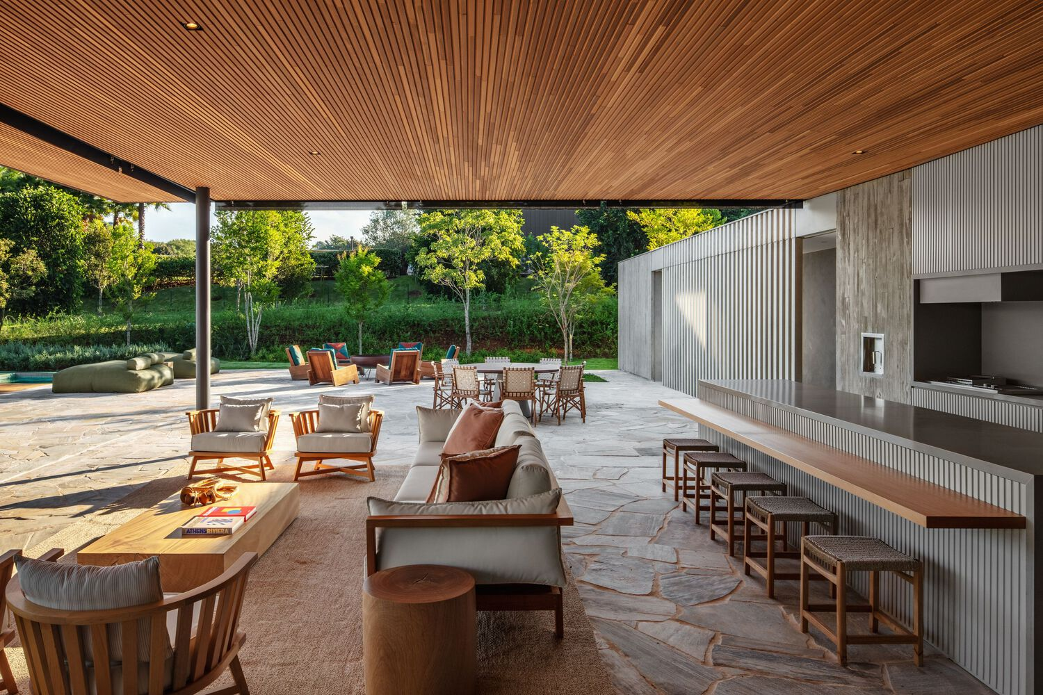 Modern Brazilian House Design: Floreira House by Matheus Farah + Manoel ...