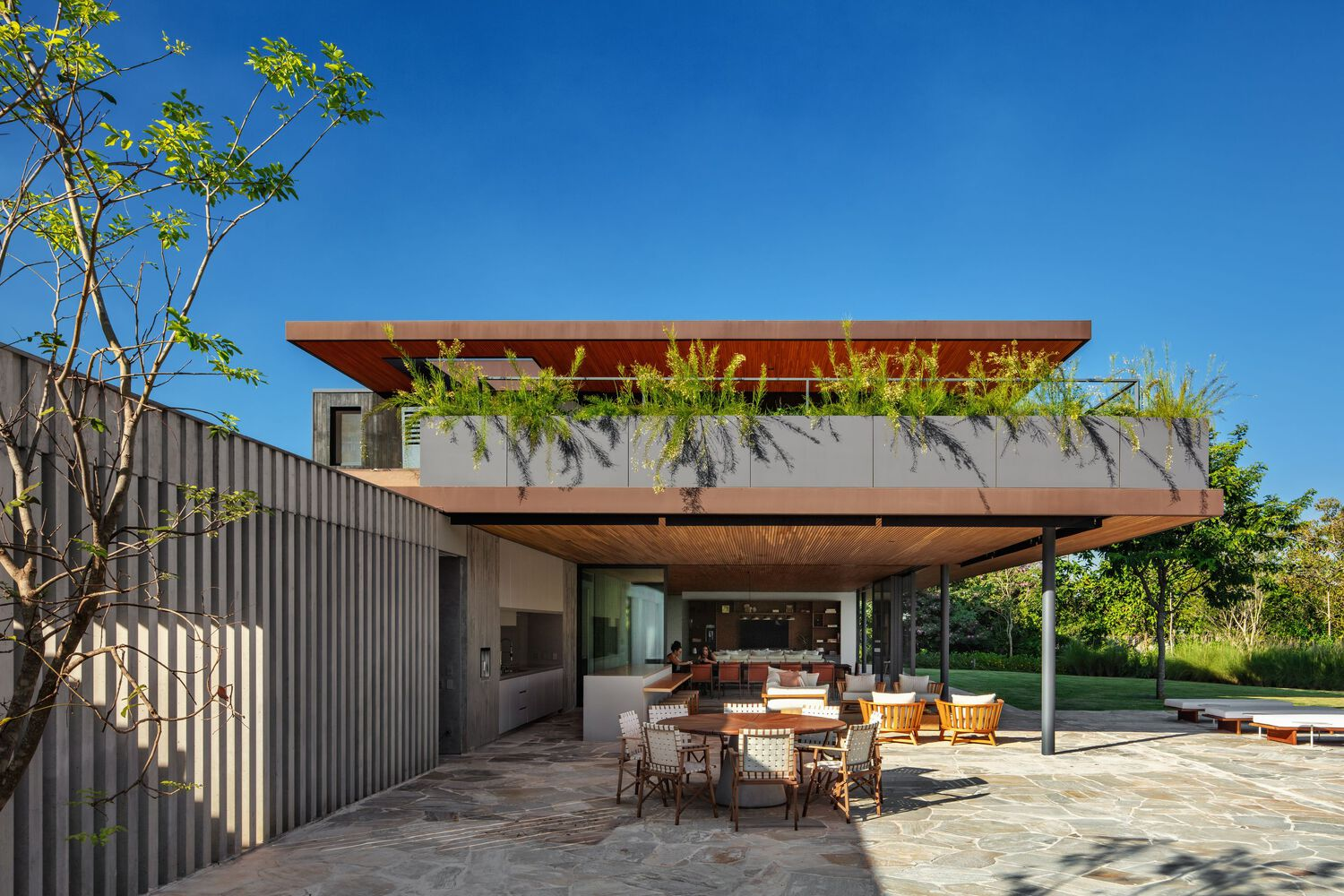 Modern Brazilian House Design: Floreira House by Matheus Farah + Manoel ...