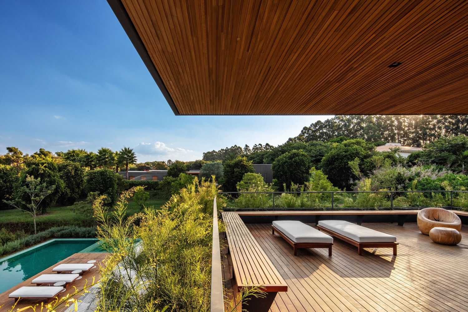 Modern Brazilian House Design: Floreira House by Matheus Farah + Manoel ...