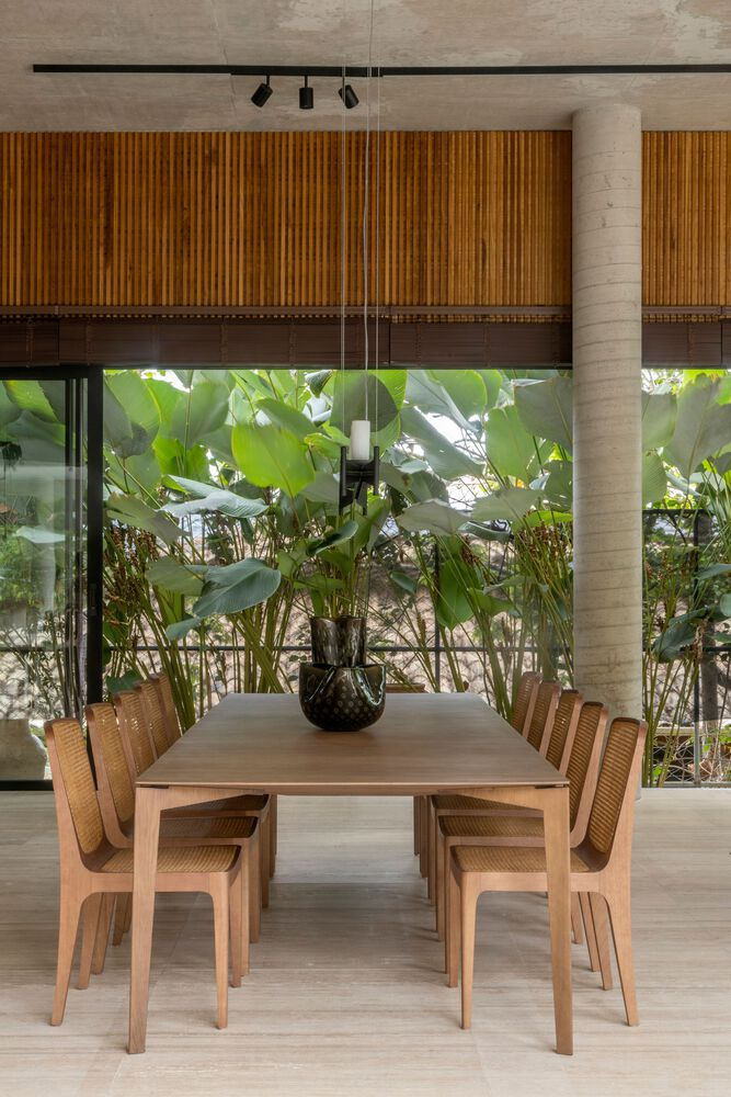 Modern Brazilian House Design in Harmony with Nature: Pirenópolis House ...