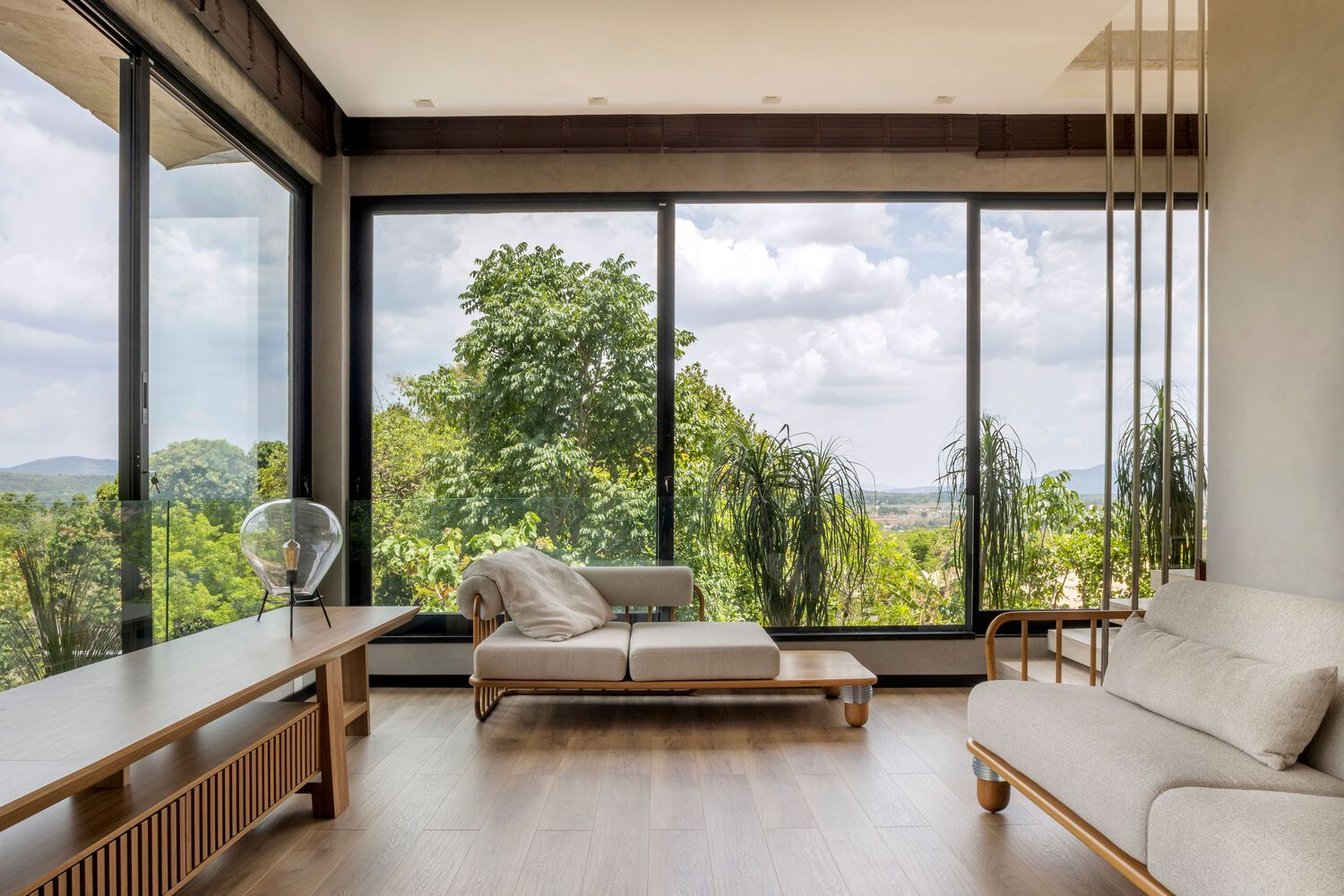 Modern Brazilian House Design in Harmony with Nature: Pirenópolis House ...