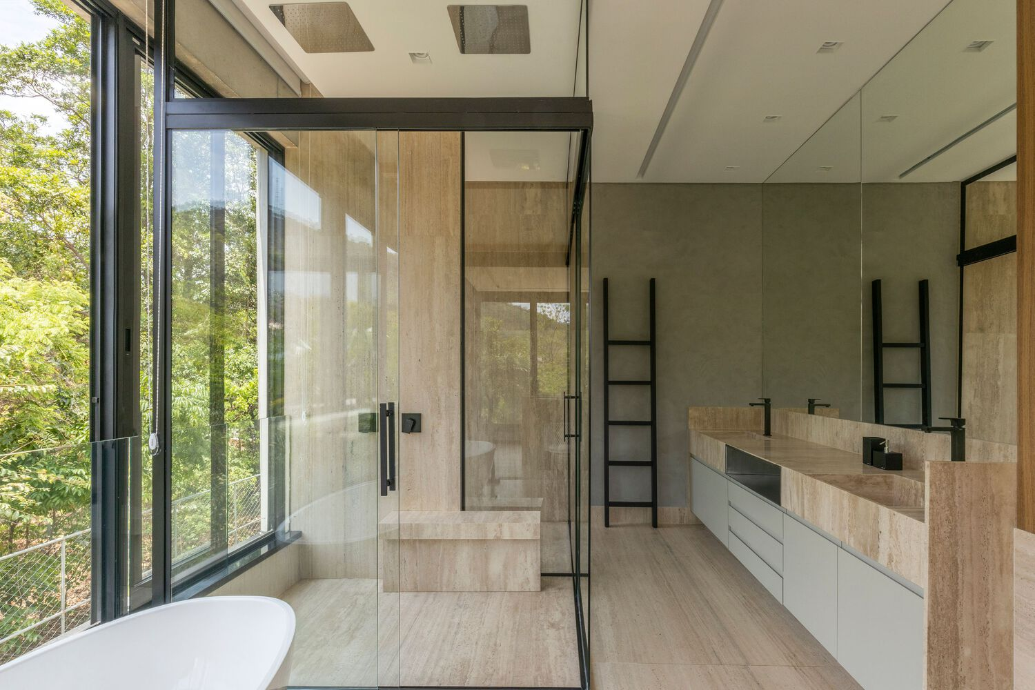 Modern Brazilian House Design in Harmony with Nature: Pirenópolis House ...