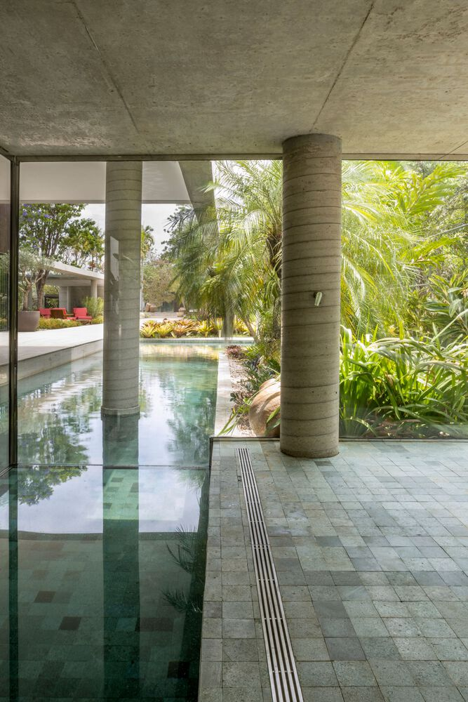 Modern Brazilian House Design in Harmony with Nature: Pirenópolis House ...