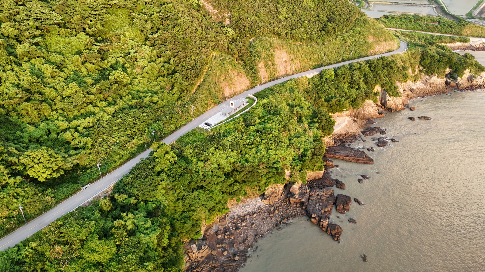 Columnating Pavilion Design by Found Projects and Atelier Noirs: A Sculptural Approach to ...