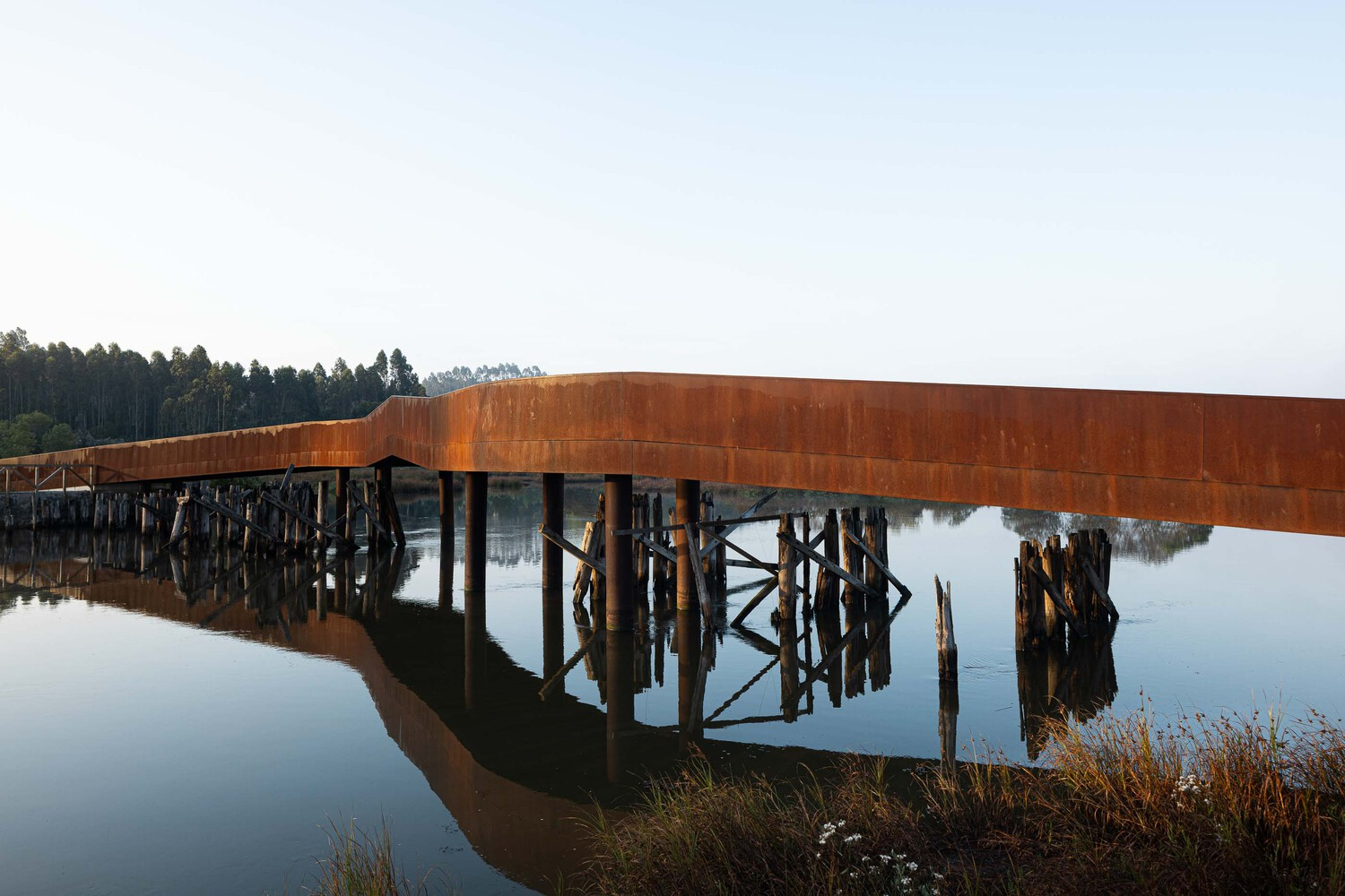Pedestrian Bridge Design Over the Fareja Bridge by Rómulo Neto ...