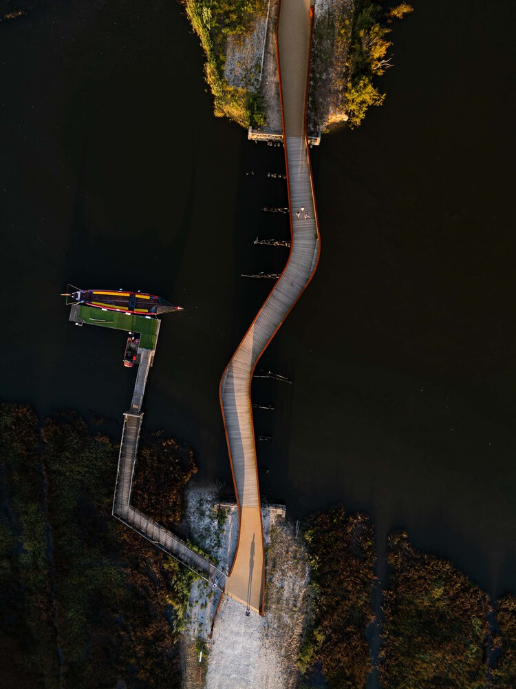 Pedestrian Bridge Design Over the Fareja Bridge by Rómulo Neto ...