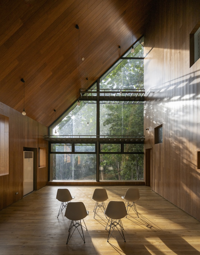 Lovell International School by Plan Architect: A Treehouse-Inspired ...